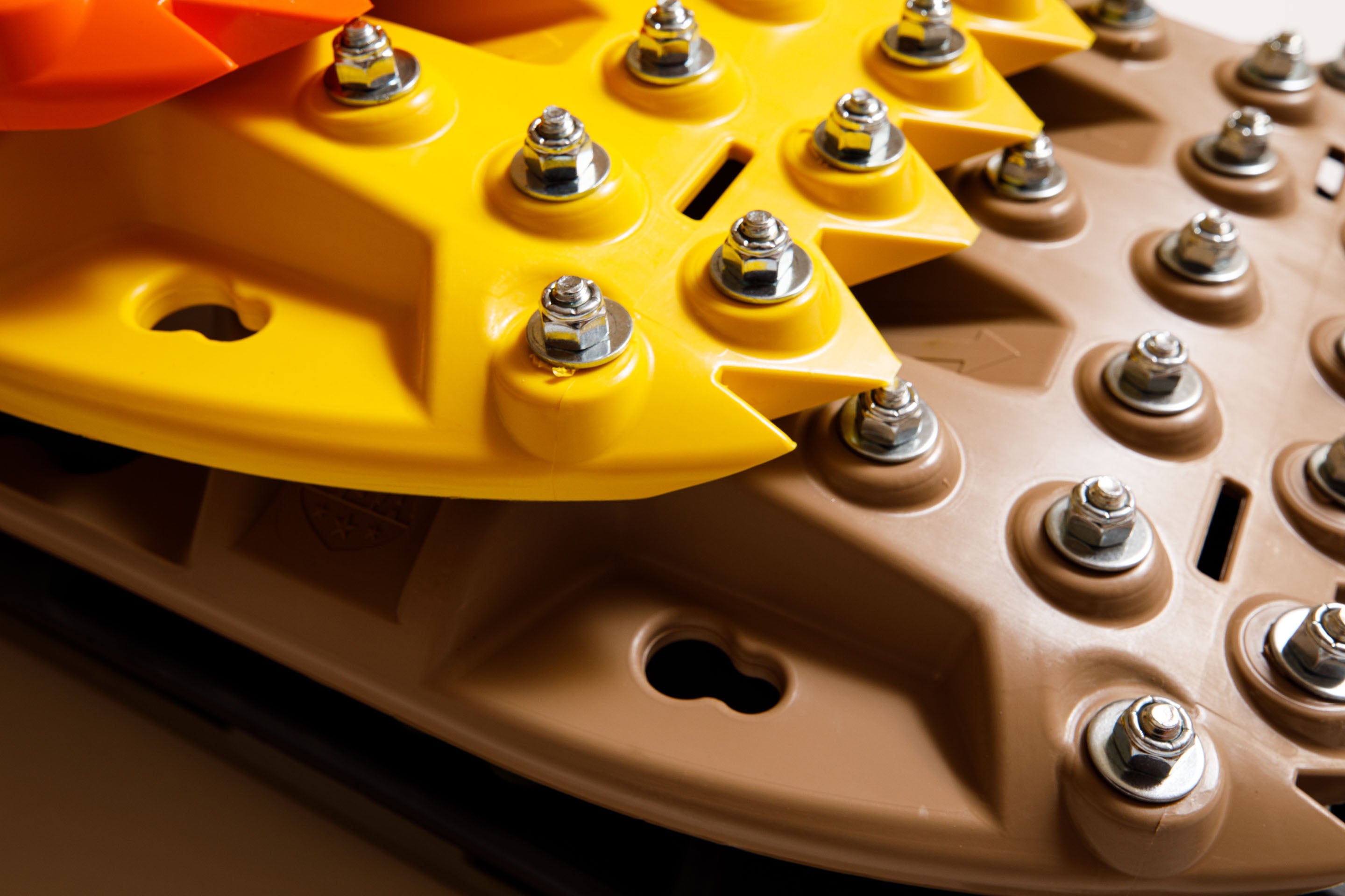 ActionTrax Metal Teeth Tan (Pair) – Baseline Overland